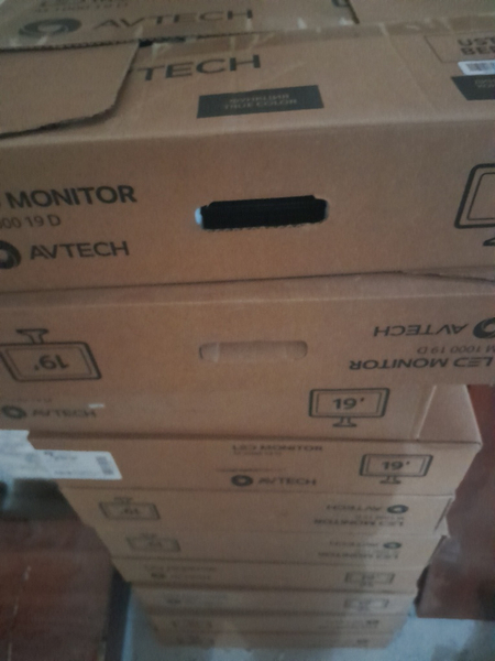 Мониторы Avitech 19 почти новые