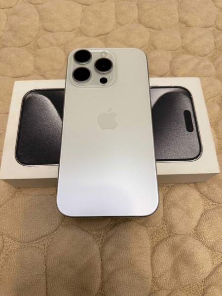 iPhone 15 Pro / 256GB / White / 100%