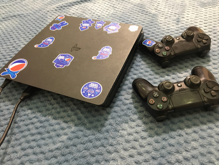 PlayStation 4 slim 800+