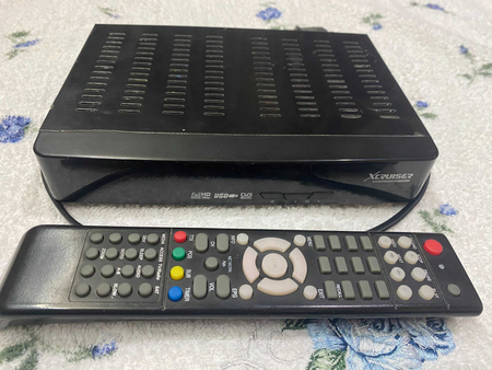 Спутниковый тюнер Xcruizer XDSR -200 HD  платных и без платных каналов