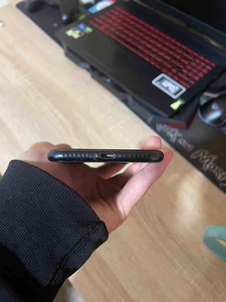Продаю свой iphone se 2020