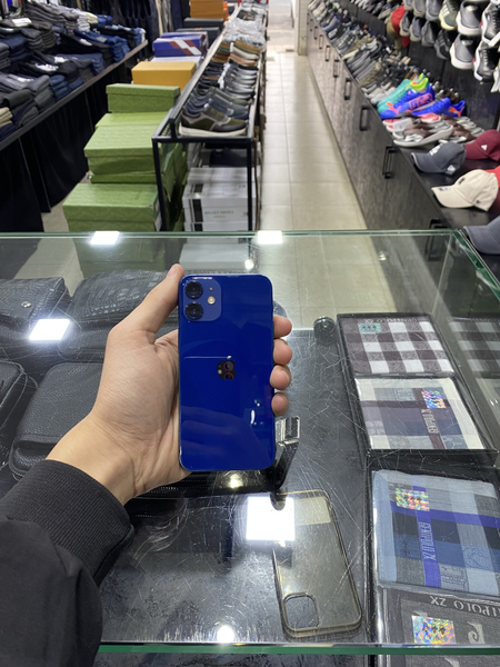Iphone 12 srochna sotiladi