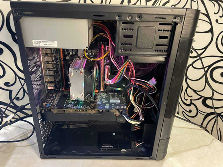 Игровой кейс c Монитором на базе Xeon DDR4 16 gb ОЗУ, RX-470 4gb, SSD