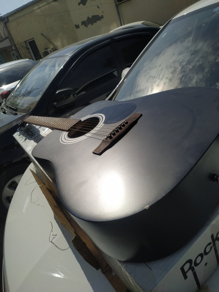 Gitara AD810 rangi qora