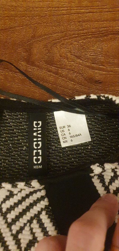 Фирменное платье H&M по талии