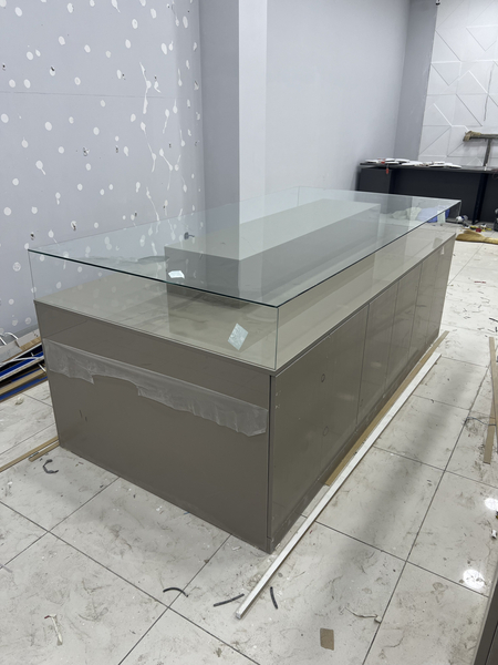 Продается ветрина для телефон