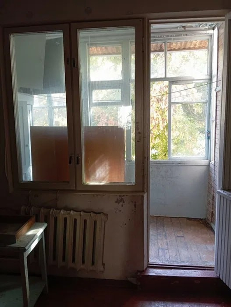 Продается квартира Чиланзар 10 2/2/4 Смежка