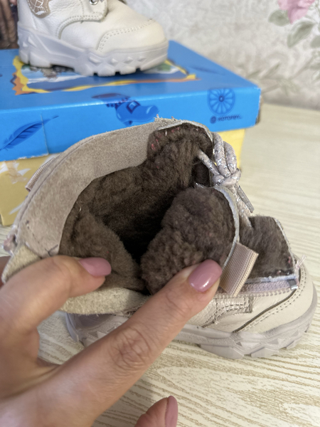 Продам зимние сапожки на девочку котофей
