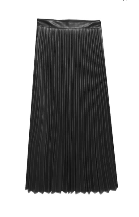 Кожаная юбка от Stradivarius.