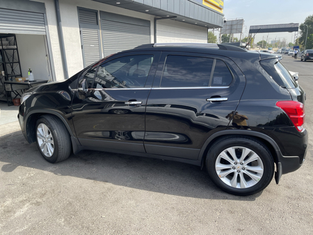 Tracker Premier сотилади