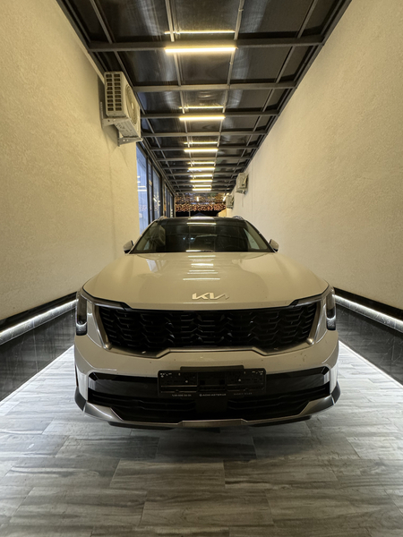Kia sorento moshina yangi 2024 yil avgust oyida olingan salondan