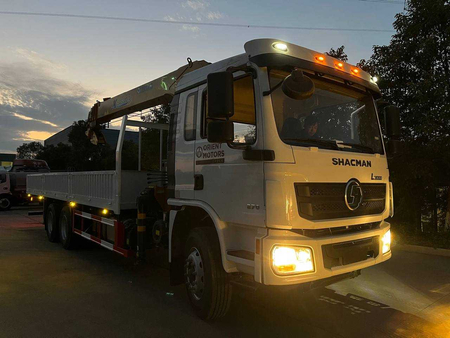 Бортовая платформа с кран-манипулятором Shacman L3000 6x4 (12 т)