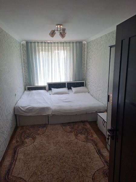 Срочно продается на Авиасозлар-4 (2/4/5 армянский дом балкон 2х6)