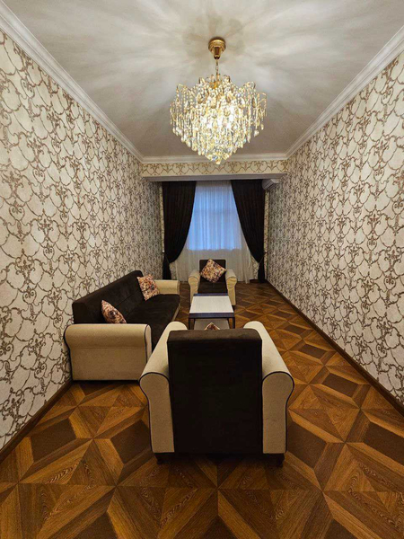 2 xonali 65m² +65m² podval, 1-qavat sotiladi.
