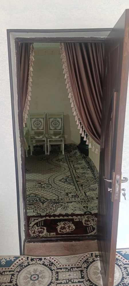 Uy sotiladi 8 honali  4 sotik sharoitlari sharoiti oʻrta sanuzeli  bor
