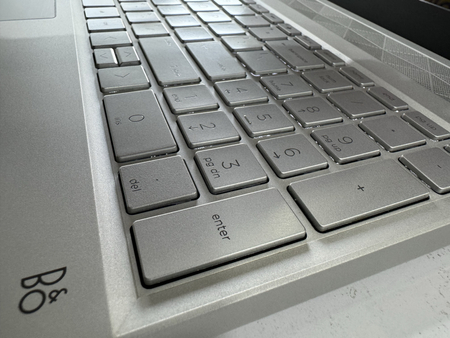 Hp pavilion metal korpuslik ryzen 5 dasrurlash va grafika uchun