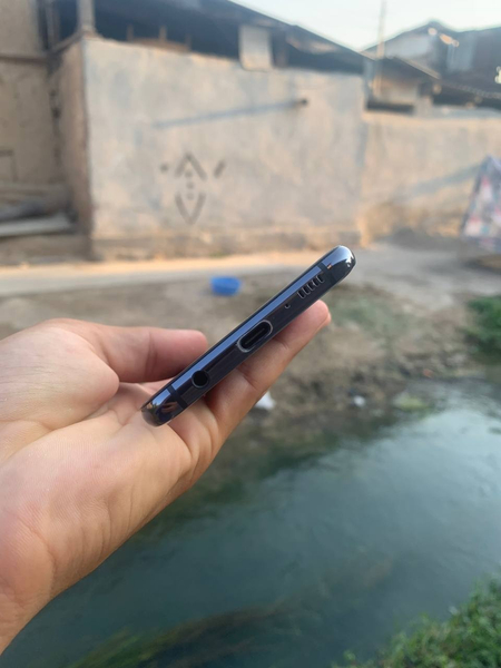 Samsung s10e ideal