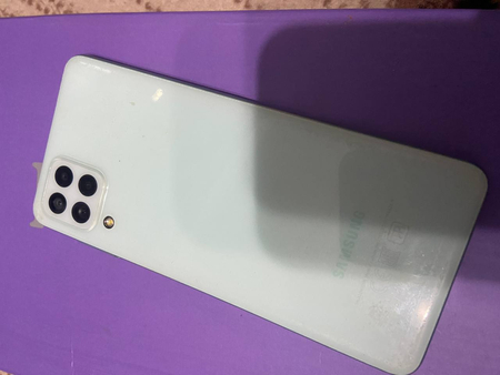 Samsung A22 sotiladi,qiz bola tutgan holati a'lo karobka document bor