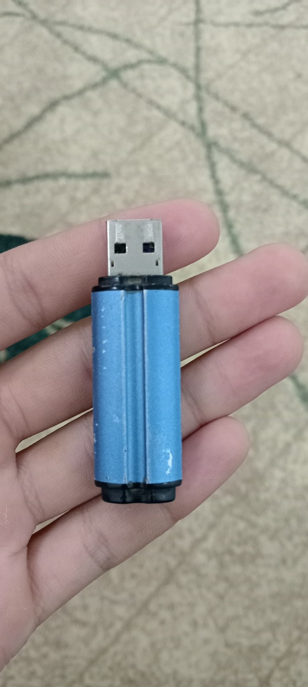 Продаётся Флешка 8 Gb