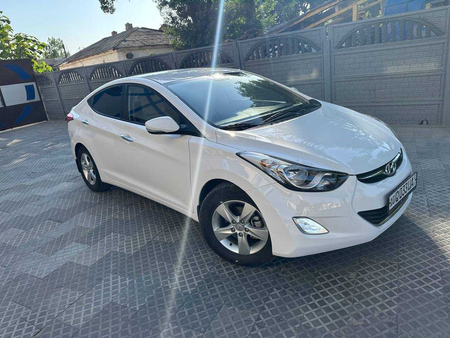 Hyundai elantra сотилади