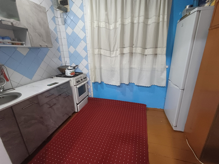 Uy sotiladi 2 xona  3 xona qilingan Yunusobod 18 kv