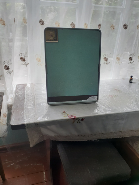 Продаётся железная аптечка