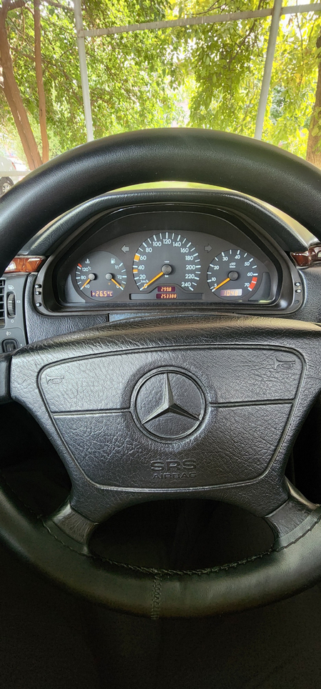 Mersedes elegant w210 sotiladi