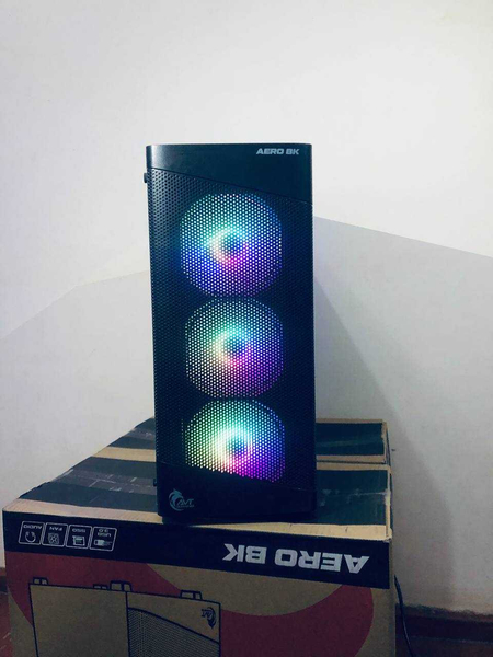 O'yinlar va montaj kompyuteri  Core i5-12400f/16 GB DDR4/Rx580-8GB