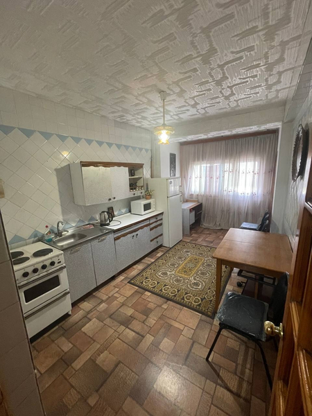 Дружба 3 xonali xamma sharoitlari bor lubboyiga 600$