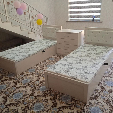 Aksiya Karavat sunduk. Divan