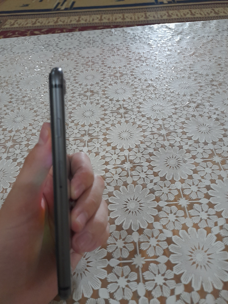 Iphone 8 srochni sotiladi