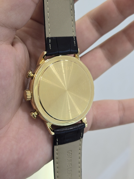 Массивные золотые часы  от Tissot для крупных мужчин.