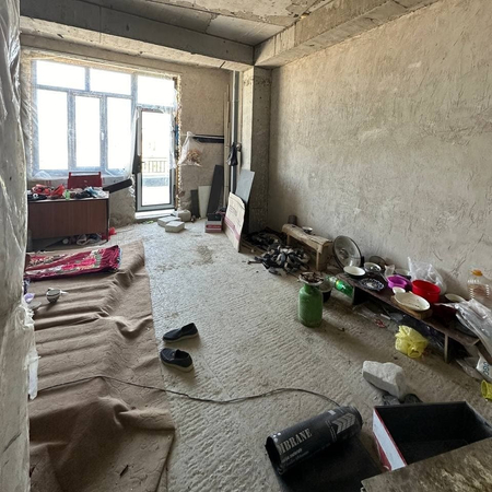 Срочно продаётся 4х комнатная квартира Коробка 150 м² на 2м этаже с бо