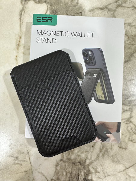 Продам Magsafe Wallet ESR cerbon