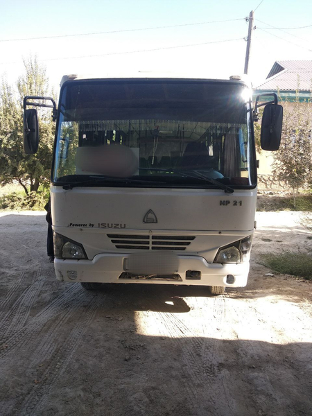 Isuzu avtobus sotiladi