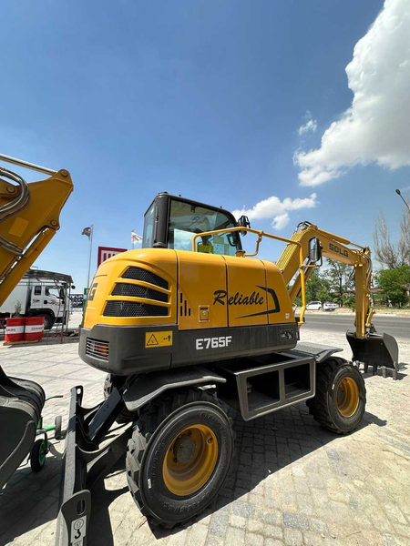 Экскаватор SDLG E765F 2023 год 0 пробег 0 мото час