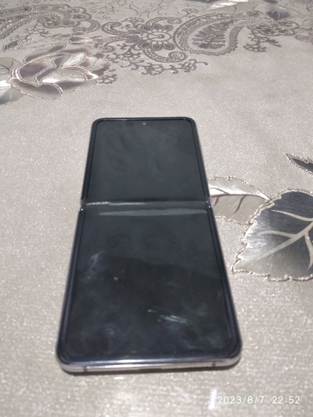 Galaxy Zflip 2 5g bor aybi bor xotira 8/256 luboy telga Abmen