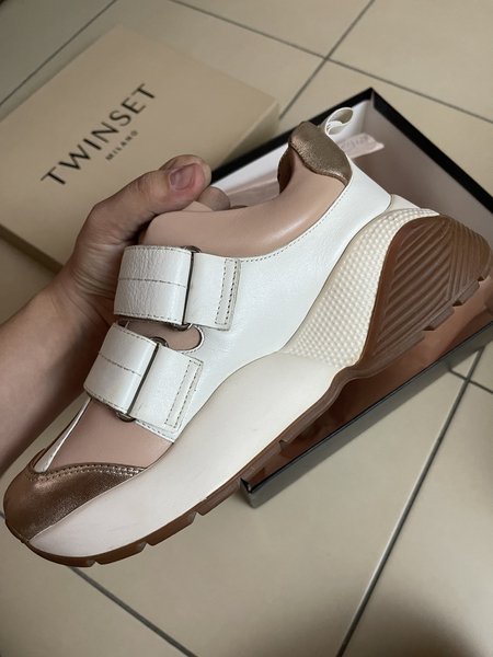 Продам кроссовки twinset 38 размер