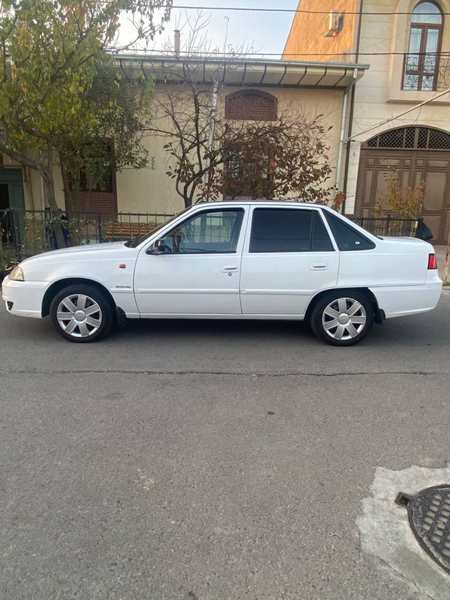 Neksia 2 do’ns 1.6 sotiladi