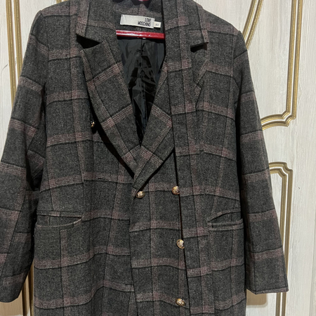 Moschino palto v prodaje