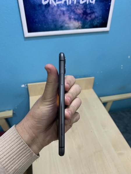 Iphone 11 64 GB qora