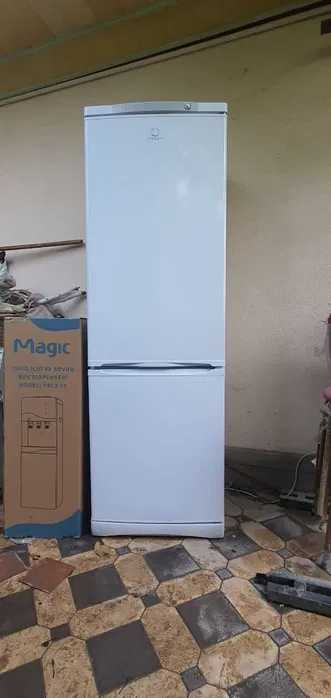 Продаётся Холодильник INDESIT с морозильником