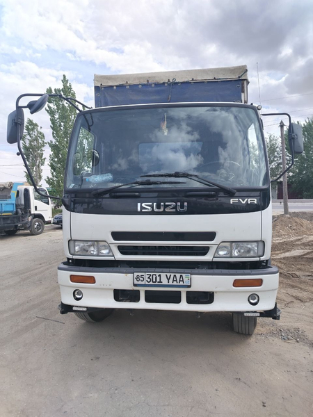 Katta isuzu sotiladi