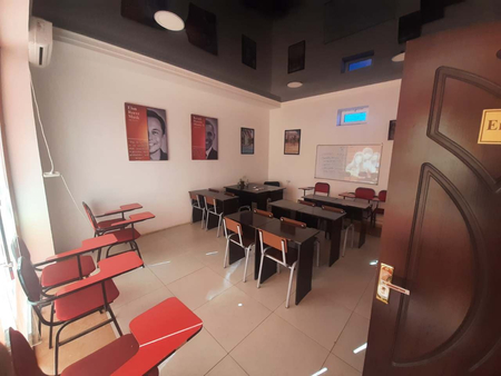 Urganch shaxrida 2 kavatli  ofis va oquv xonalariga moslashgan bino
