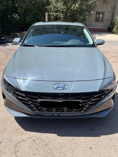 Hyundai Elantra Elegance Plus - Своя