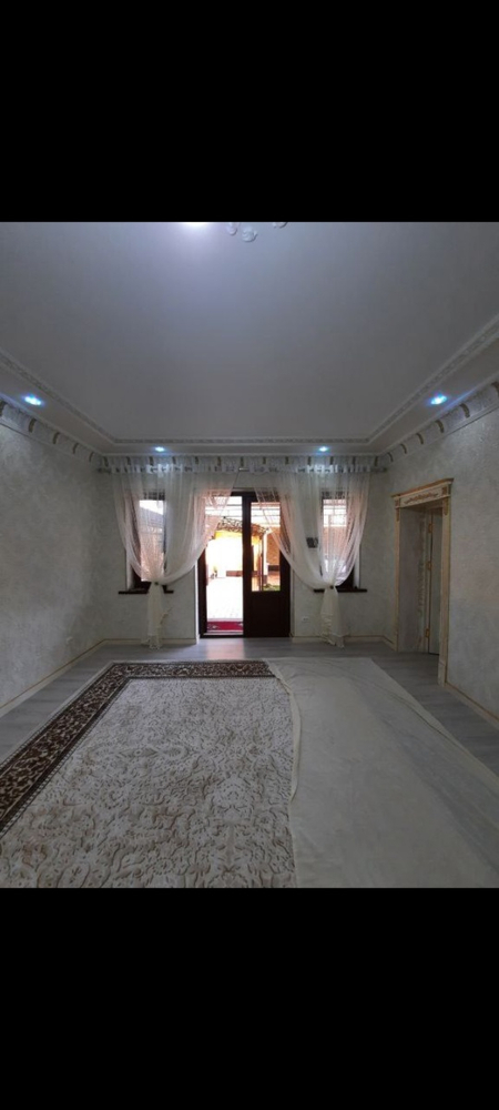 Uy sotiladi 95000$ Toshkent shaxar Bektemir t.nkoka kola  da joylashka