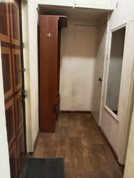 Продаётся в М.Улугбекском р-не Ялангач 1в2/4/4 Балкон1.5Х3 34м2 Чистая