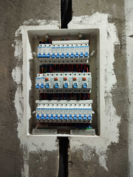 Elektrika. Elektromontaj. SROCHNIY VIZOV.