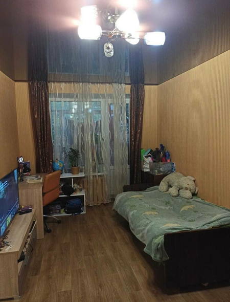 Тинчлик метро олди 2 хона киган