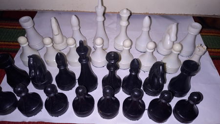 продаю шахматные фигуры